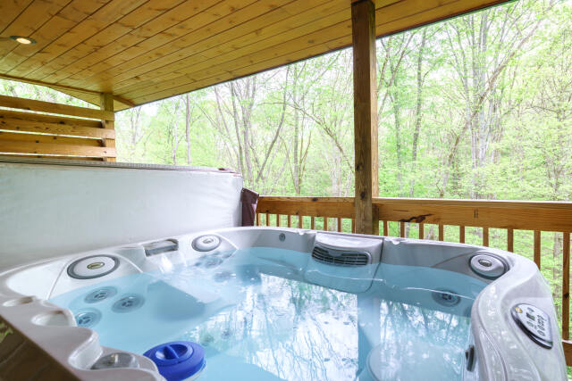 Canopy Ridge Cabins - Hocking Hills Cottages and Cabins