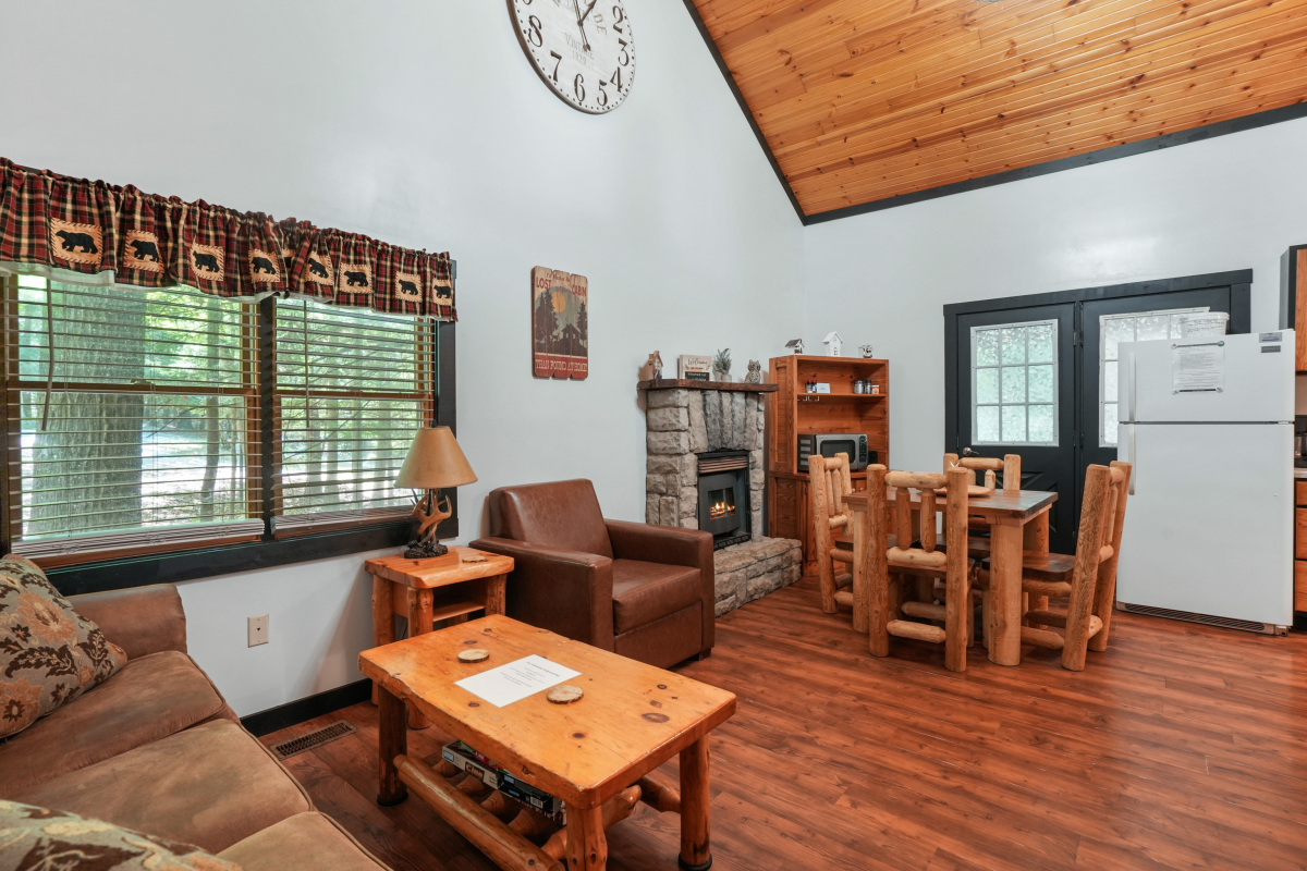 Mingo Cabin at Big Pine Retreat by Hello Hocking