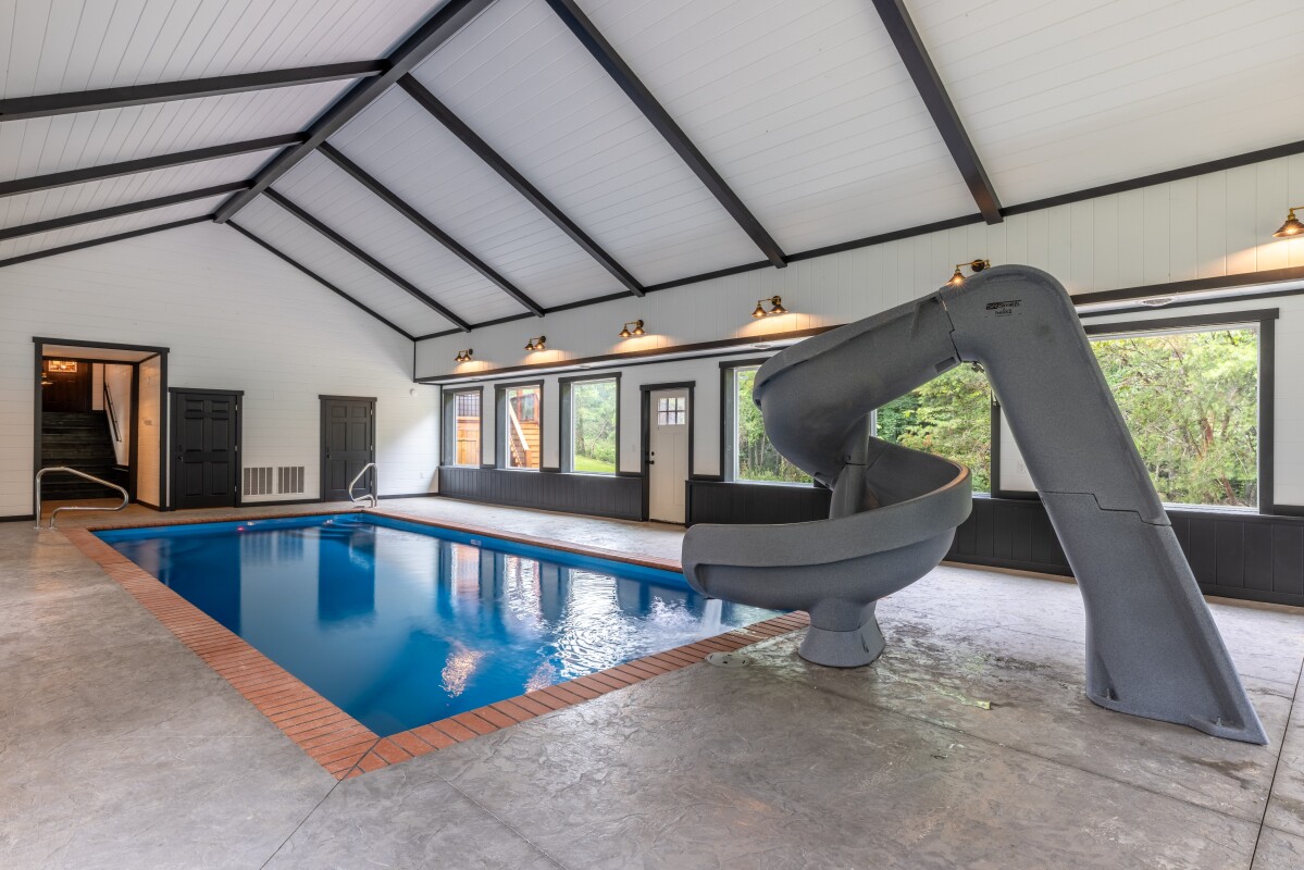 Black Eagle Lodge by Woodland Ridge Lodging