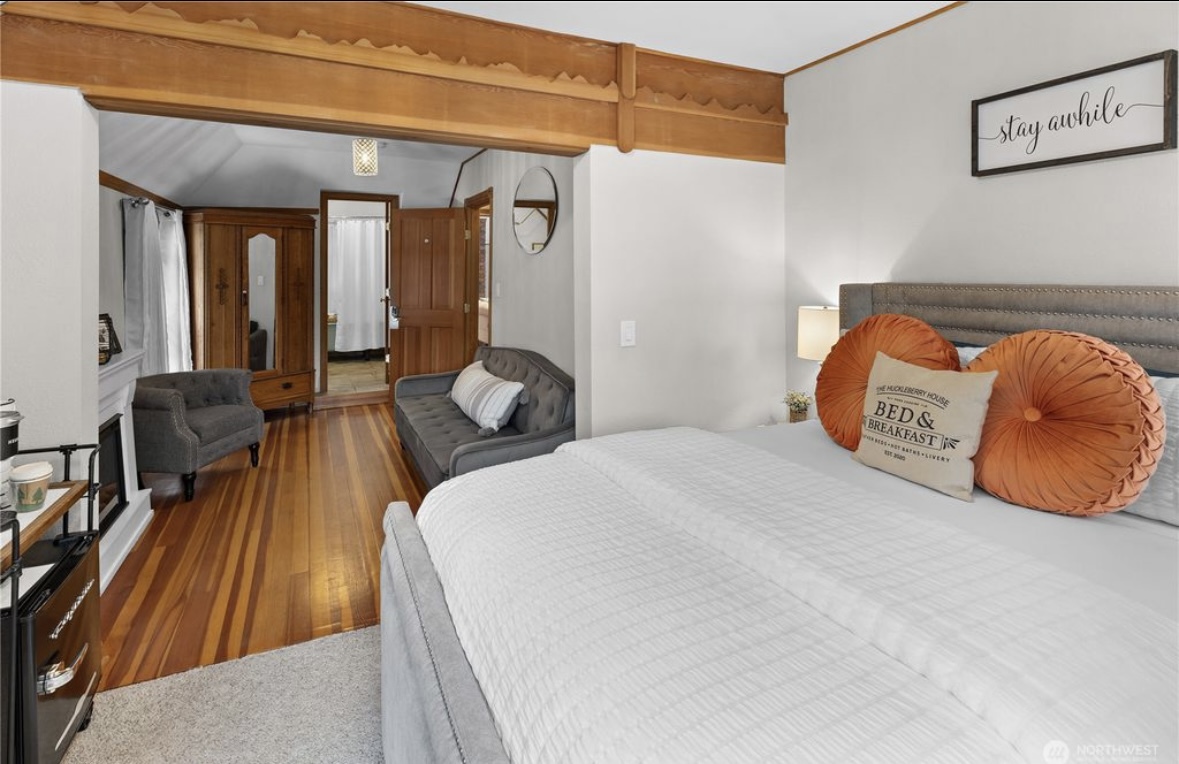 Huckleberry House, Roslyn | Homepage