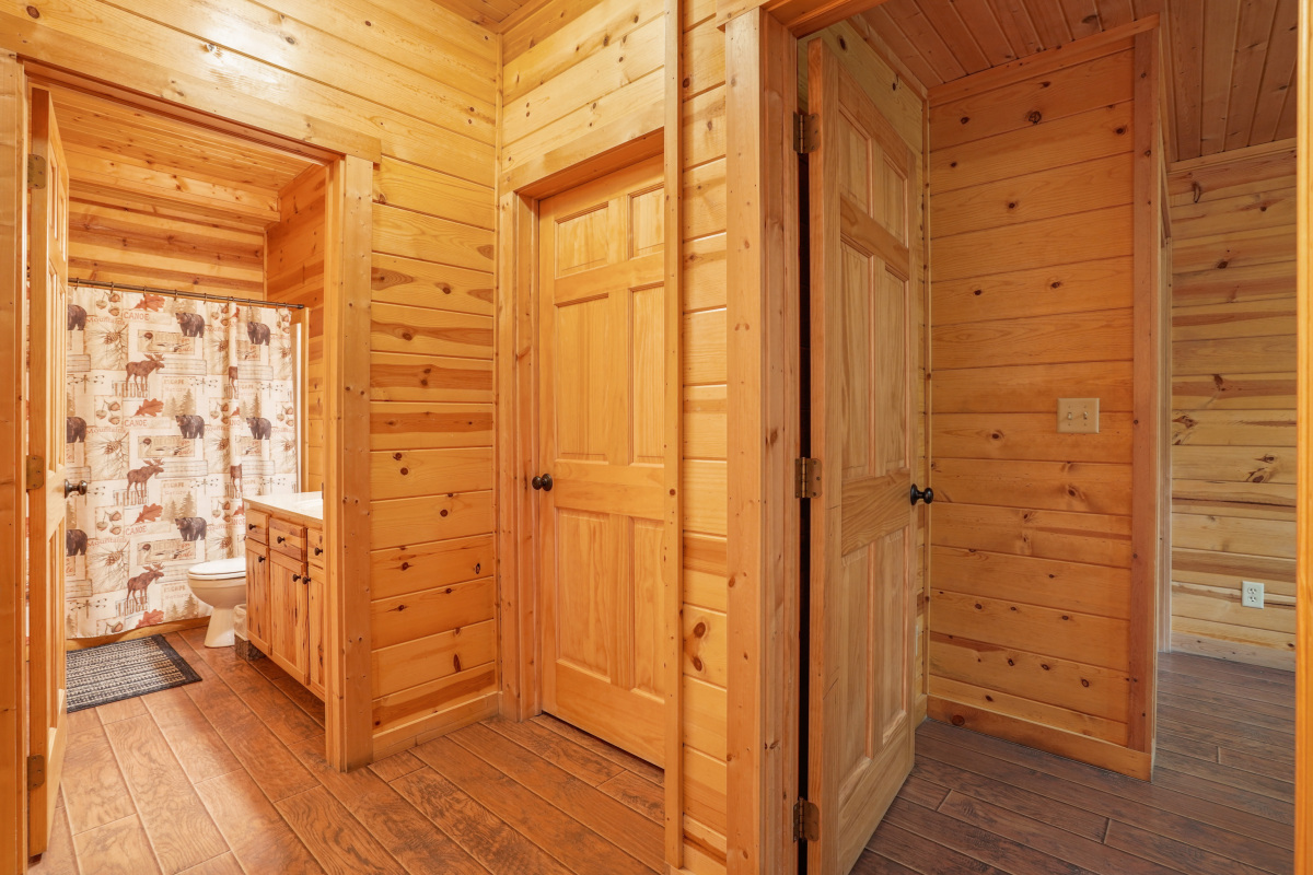 Sieri Glen Cabin by Book Hocking