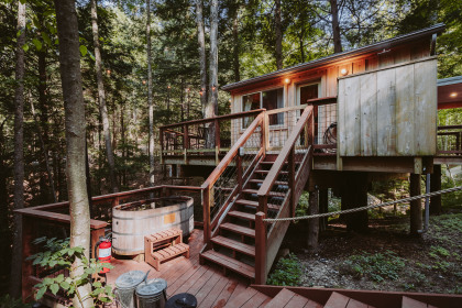Hocking Hills Treehouse Cabins - Hocking Hills Cottages and Cabins