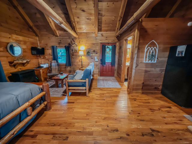 Ash Ridge Cabins - Hocking Hills Cottages and Cabins