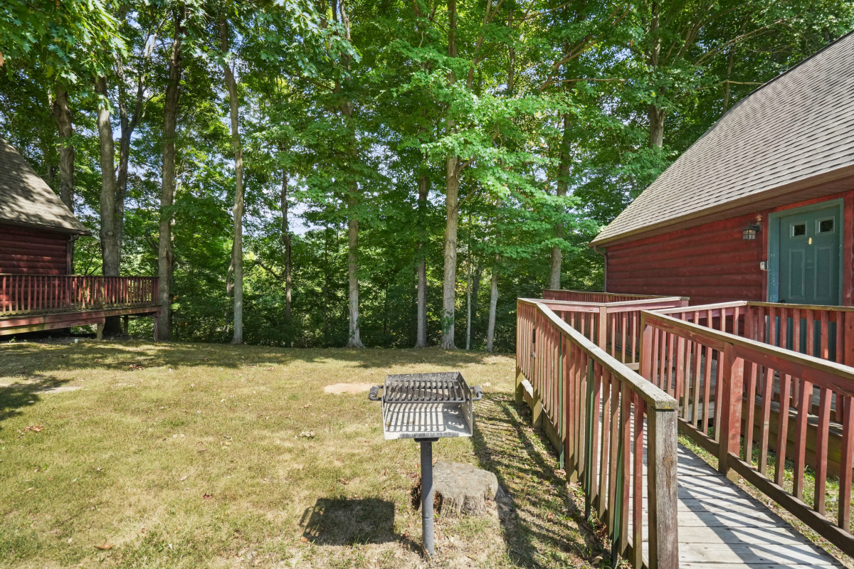 Retreat cabin #8 by Cabins In Hocking