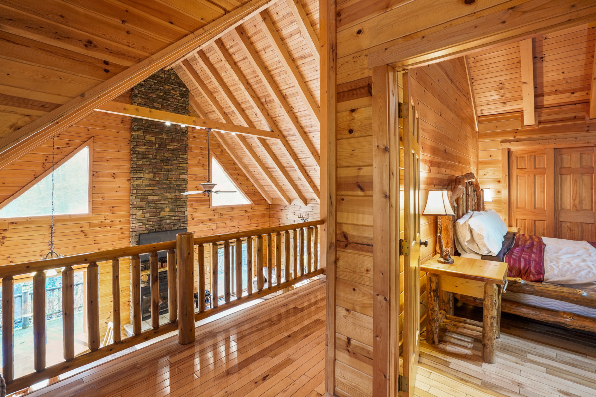 Sieri Glen Cabin by Book Hocking