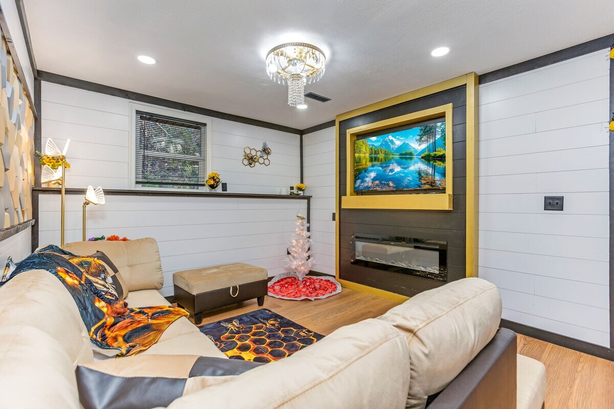 Buzz Inn by Redwood Retreat