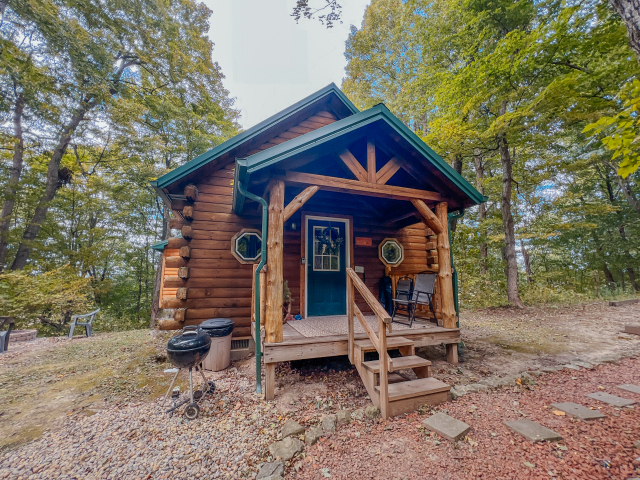 Ash Ridge Cabins - Hocking Hills Cottages and Cabins