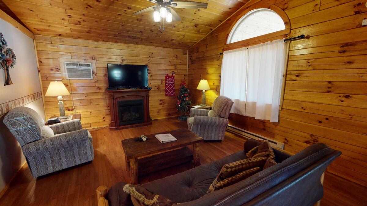 1st Choice Lodging - Forest Edge Cabin by 1st Choice Lodging