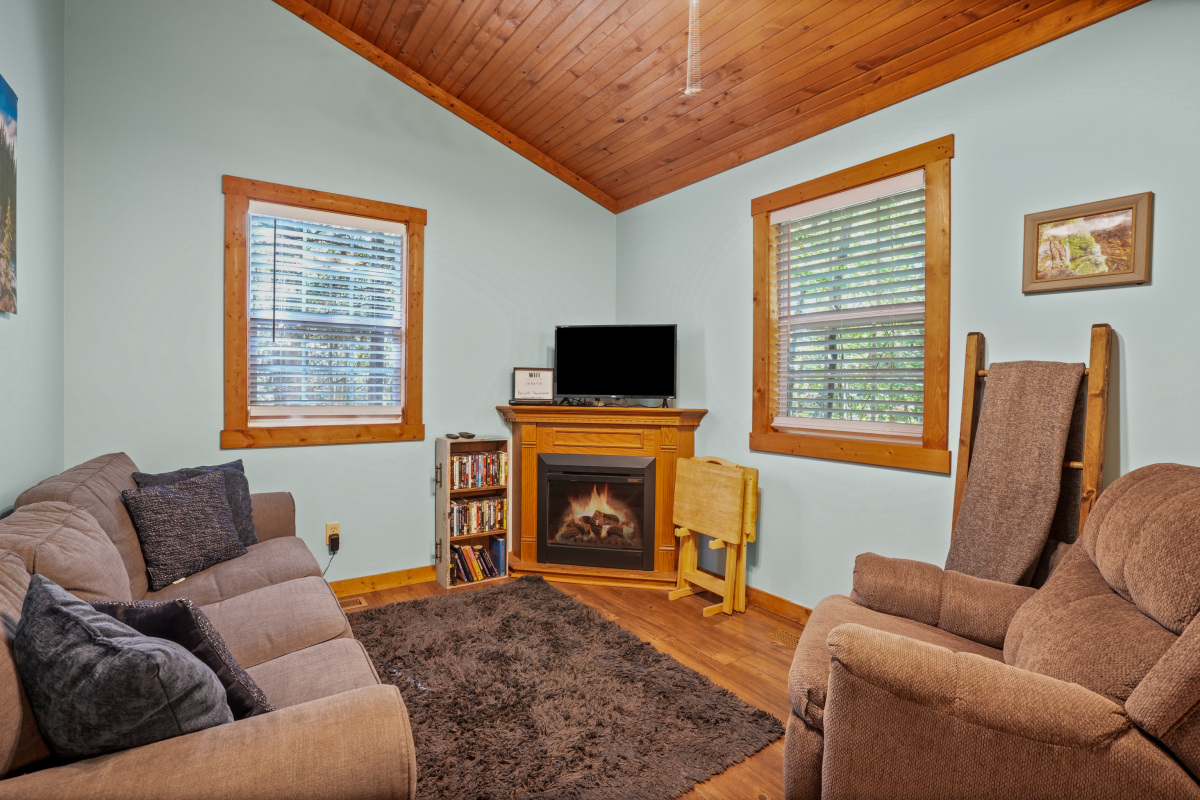 Delaware Cabin at Big Pine Retreat by Hello Hocking