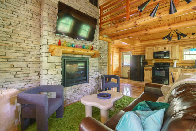 Canopy Ridge Cabins - Hocking Hills Cottages and Cabins