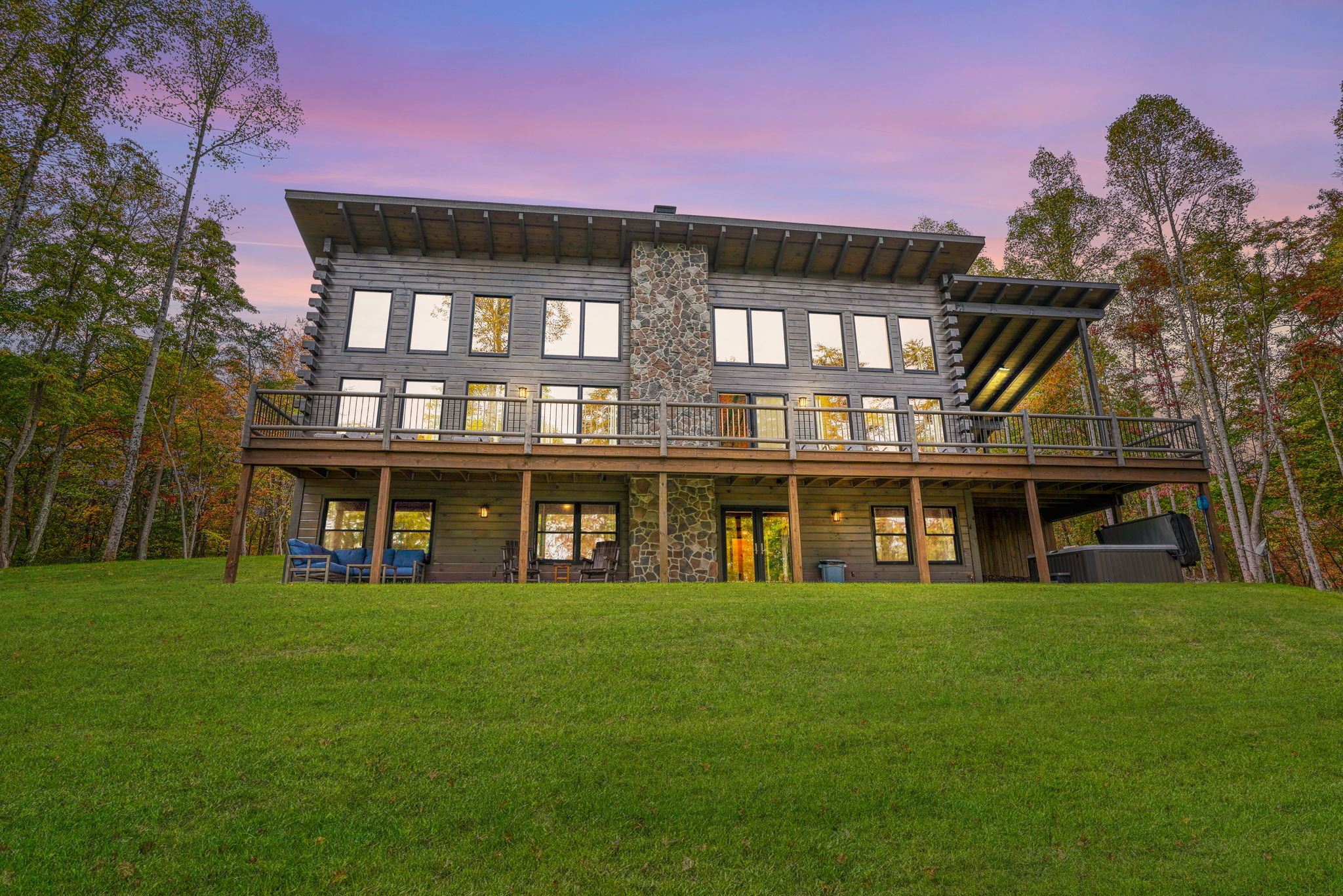 Hocking Hills Lodges - Lodges for Groups and Large Family Gatherings