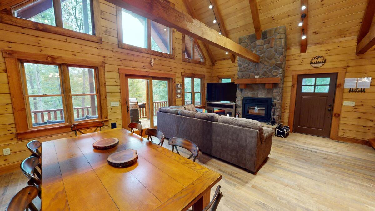 White Tail Ridge Retreat by Hocking Lodging Company