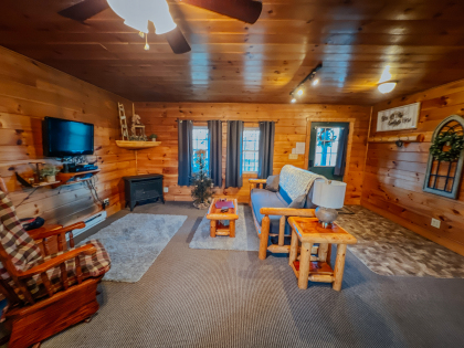 Ash Ridge Cabins - Hocking Hills Cottages and Cabins