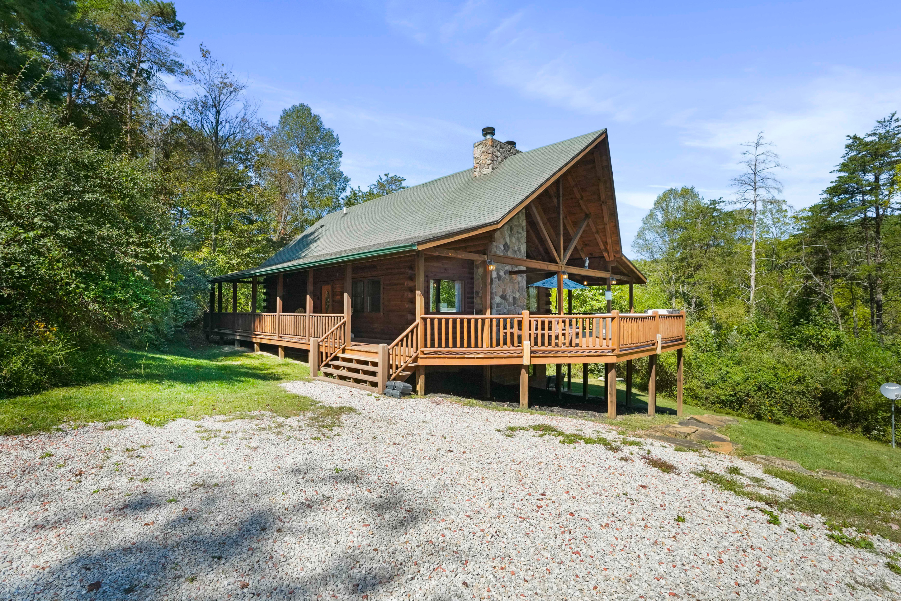 Cabins with Hot Tubs in Hocking Hills - Hocking Hills Cabins