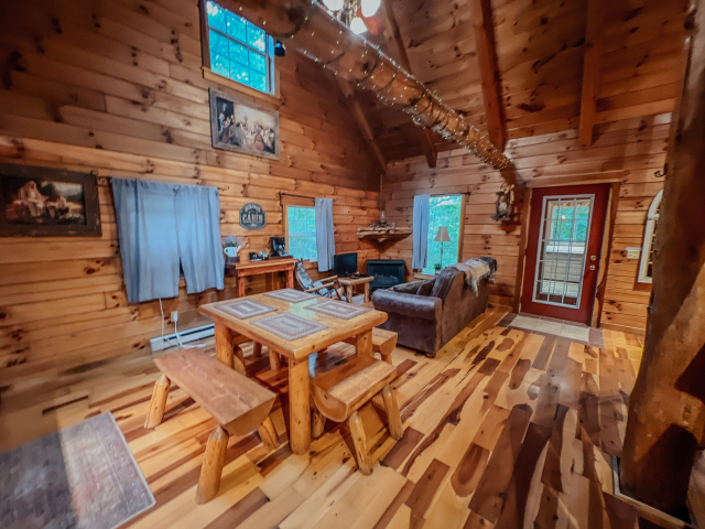 Ash Ridge Cabins - Hocking Hills Cottages and Cabins