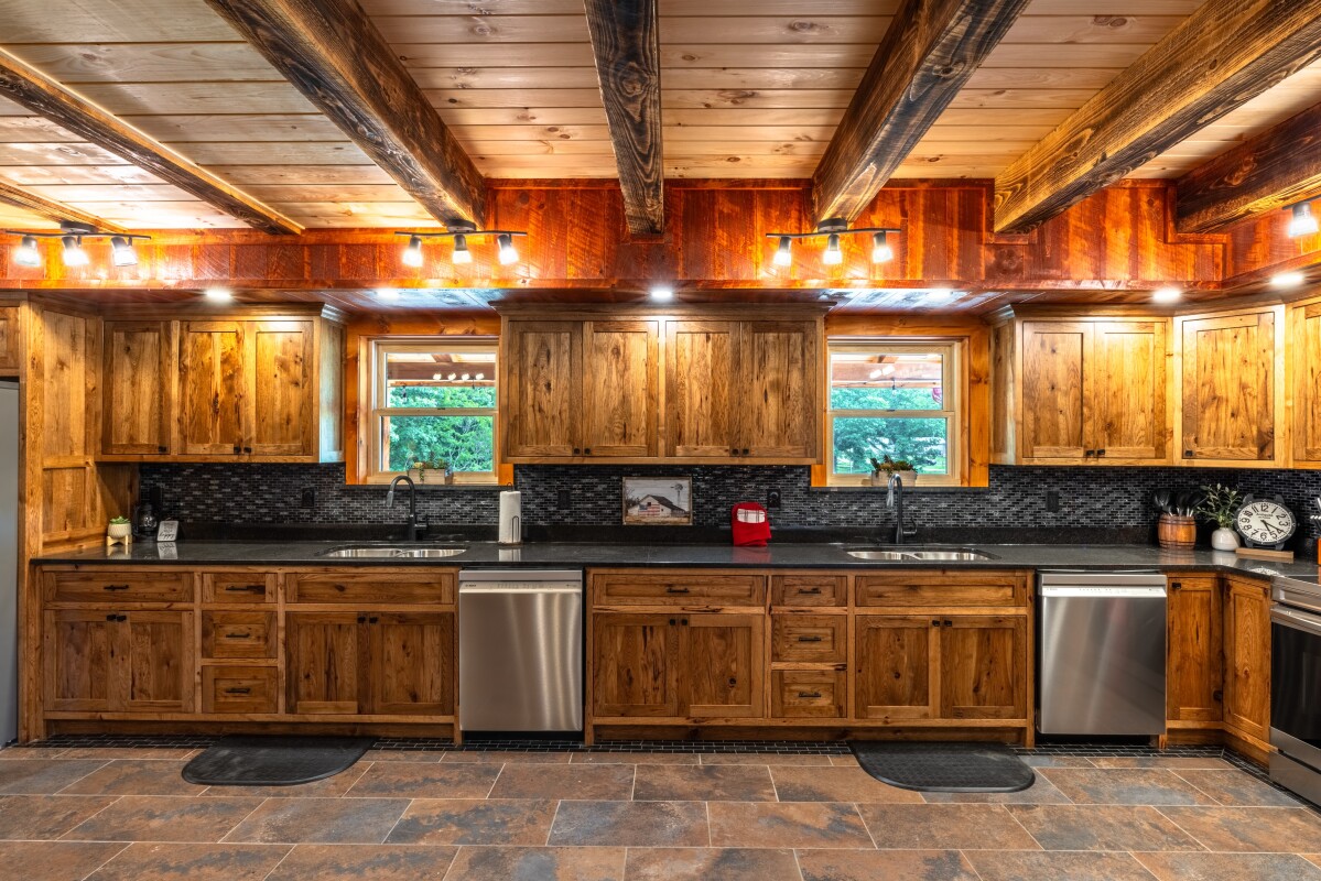 Black Eagle Lodge by Woodland Ridge Lodging
