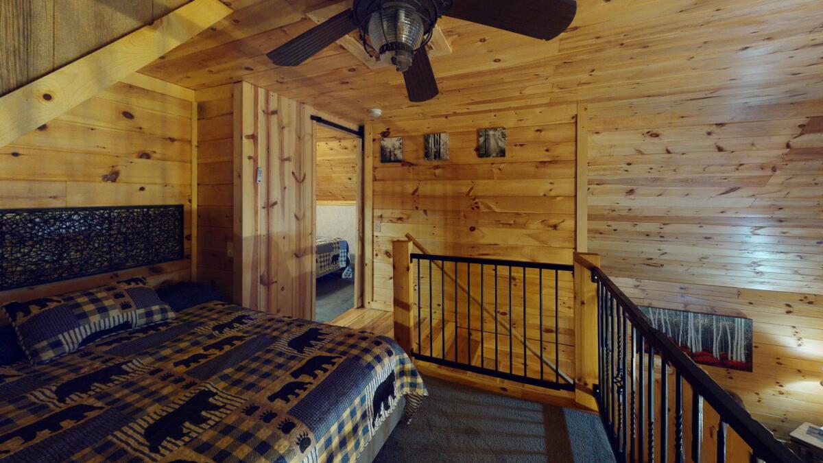 1st Choice Lodging - Rusty Lantern Cabin by 1st Choice Lodging
