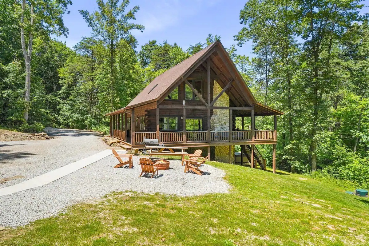 Hocking Hills Rentals with Pools - Cabins with Private Pools