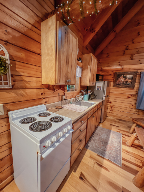 Ash Ridge Cabins - Hocking Hills Cottages and Cabins