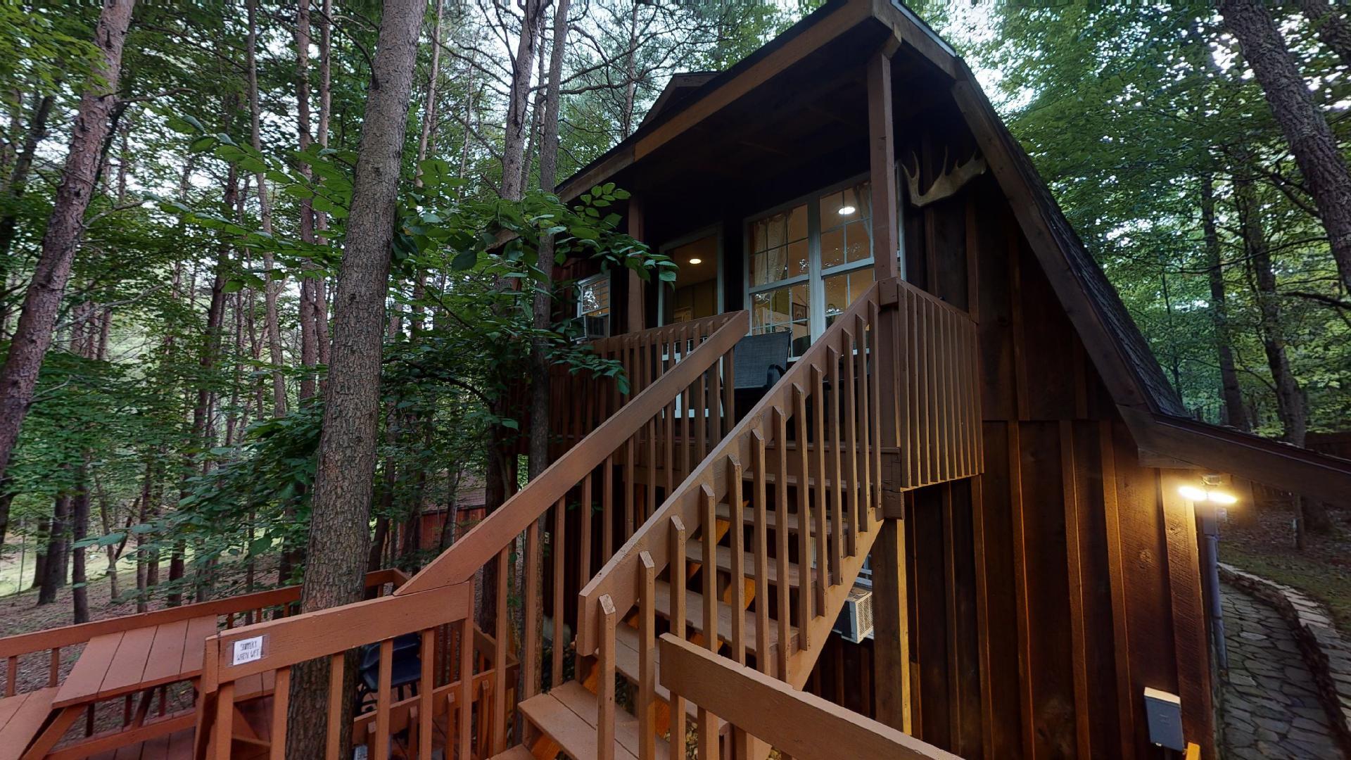 The Tree House in Hocking Hills - Hocking Hills Cottages and Cabins