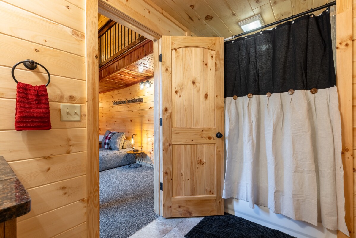 Black Eagle Lodge by Woodland Ridge Lodging