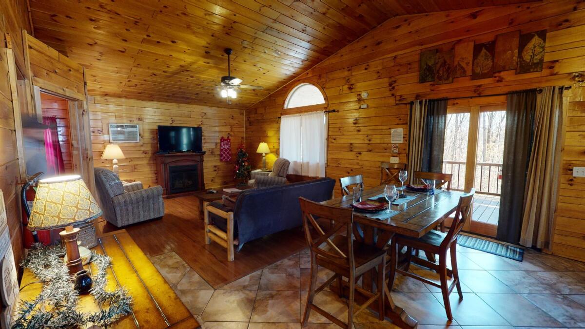 1st Choice Lodging - Forest Edge Cabin by 1st Choice Lodging