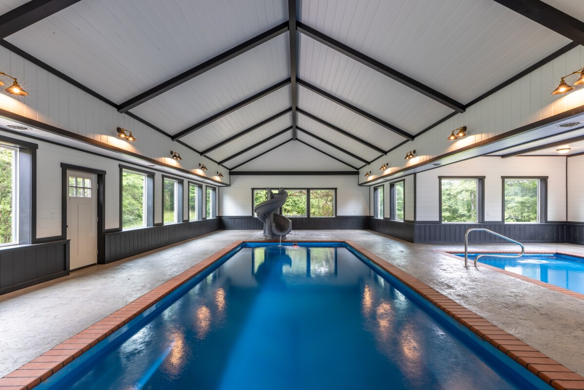 Black Eagle Lodge by Woodland Ridge Lodging