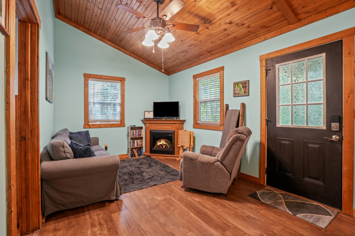 Delaware Cabin at Big Pine Retreat by Hello Hocking