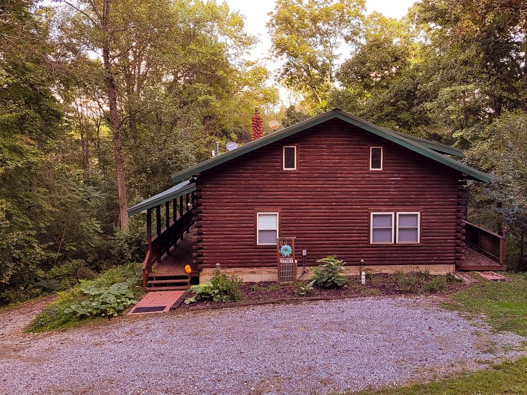 Fern Ridge Cabin by Fern Ridge Cabin