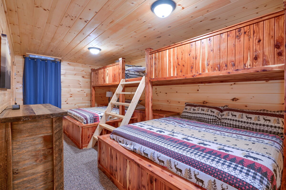 Blue Ridge Lodge by Hocking Lodging Company