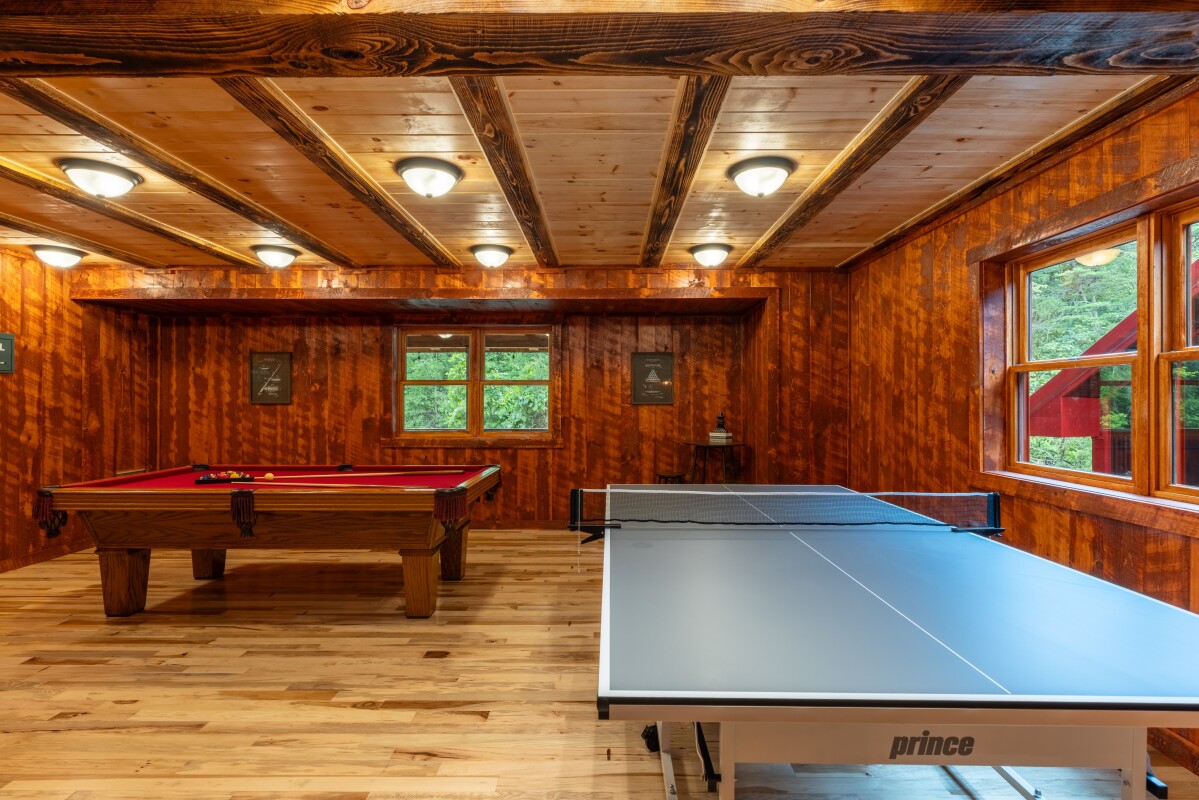 Black Eagle Lodge by Woodland Ridge Lodging