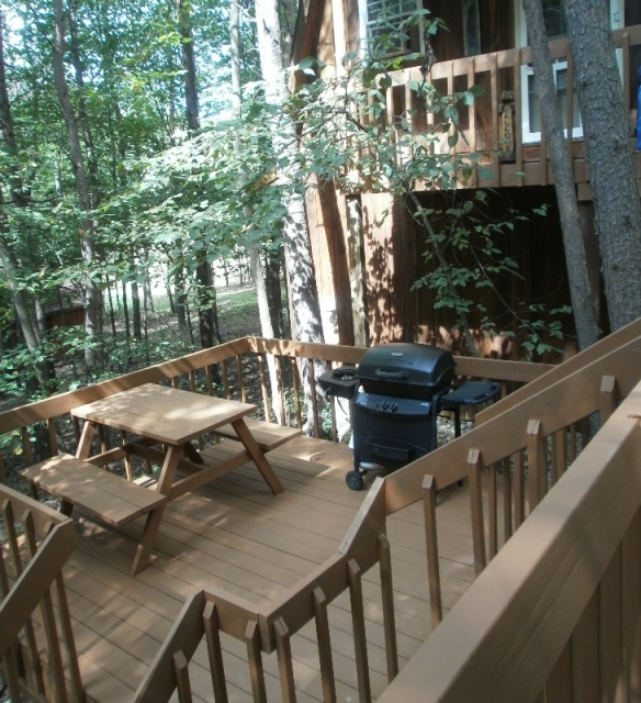 The Tree House in Hocking Hills - Hocking Hills Cottages and Cabins